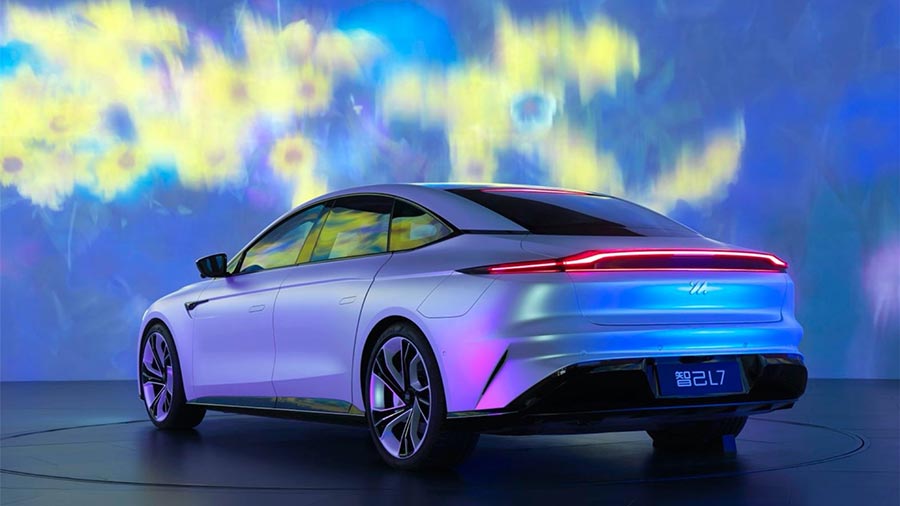 Zhiji L7 is an Electric Super-Sedan With a 620-Mile Range and Wireless ...