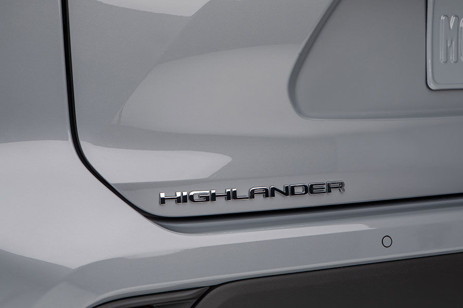 2022 Toyota Highlander Bronze Edition Sits on Cool-Looking Wheels