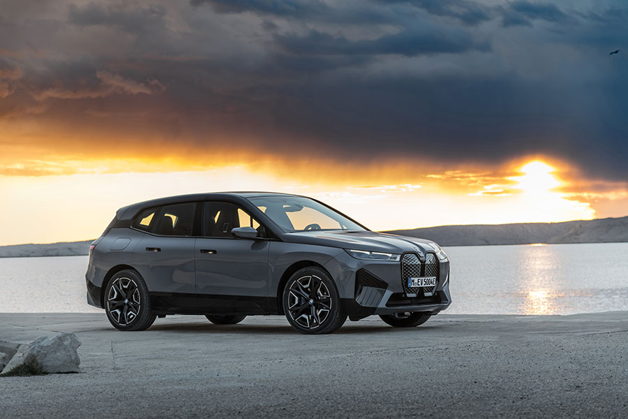 2022 BMW iX xDrive50 Electric SUV Arrives with 516 HP, 300-mile Range