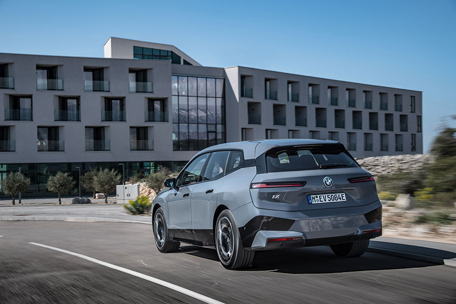 2022 BMW iX xDrive50 Electric SUV Arrives with 516 HP, 300-mile Range