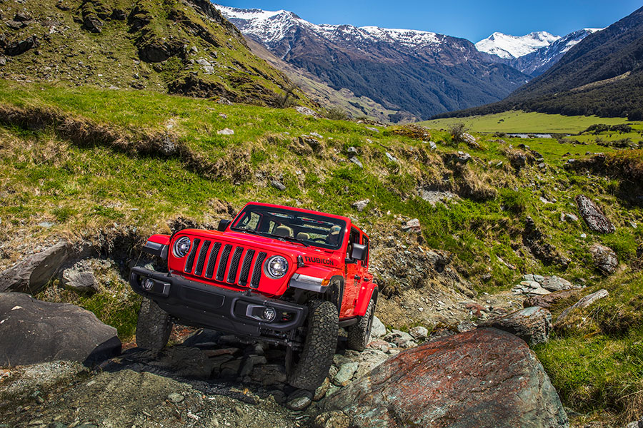 Jeep Wrangler and Gladiator Get Gorilla Glass Windshields for $793
