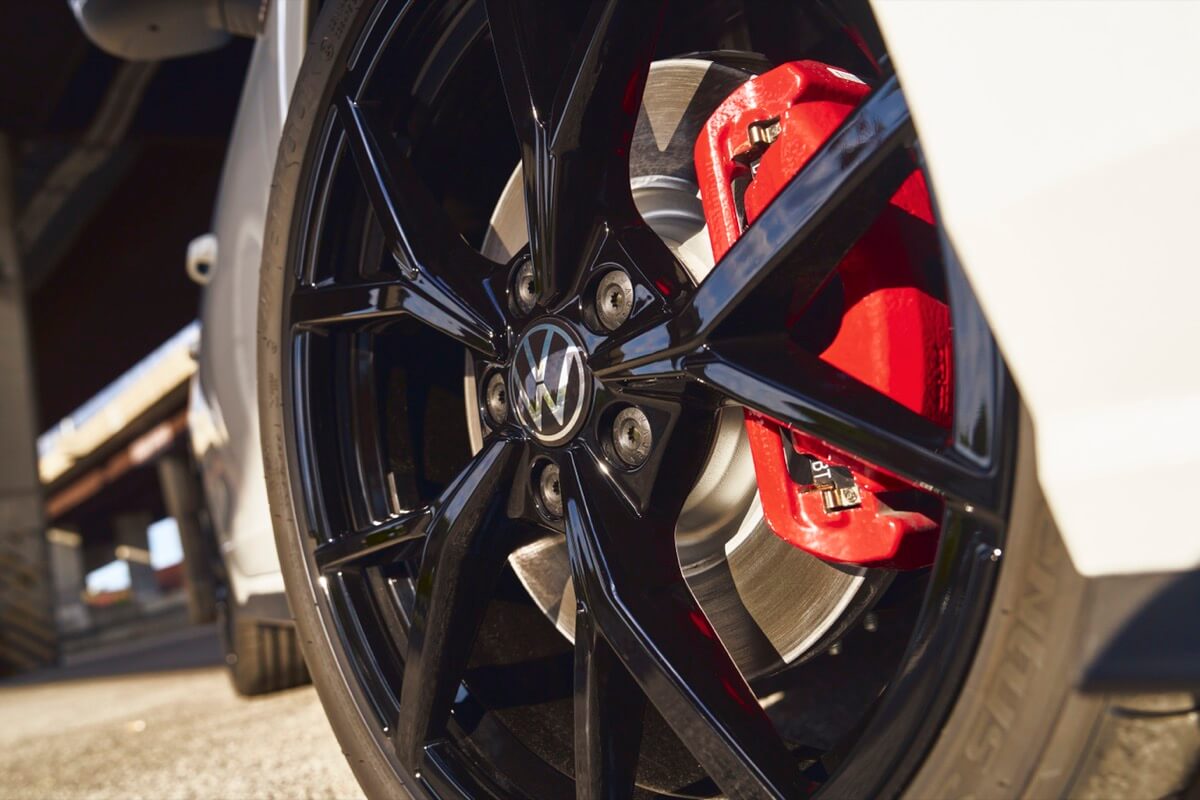 Volkswagen Golf GTI 380 Celebrates the Manual Transmission