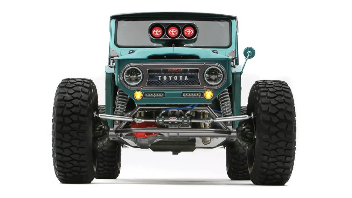 Toyota FJ Bruiser: Classic Land Cruiser + NASCAR V8 = Madness