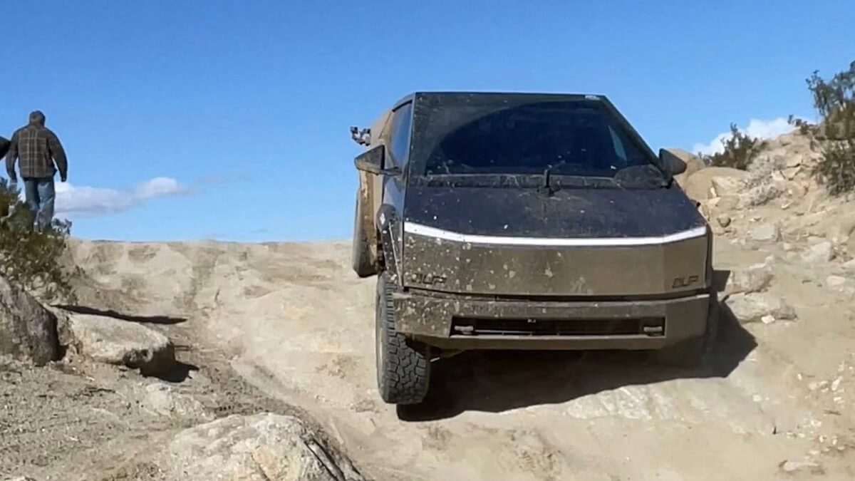 A Broken Bolt Caused Disaster to Cybertruck During Off-Road Test