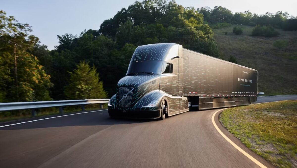 We Will Soon Share Highways with Volvo's Self-Driving 18-Wheelers