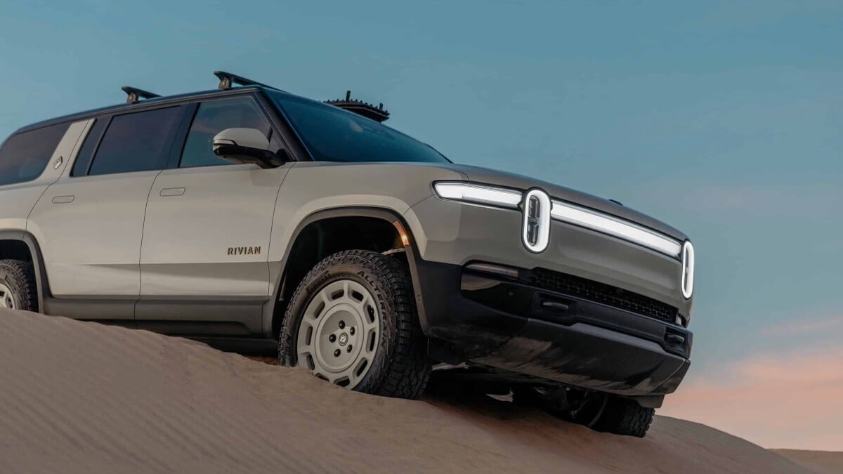 Rivian Unveils Desert-Ready R1T and R1S with California Dune Editions