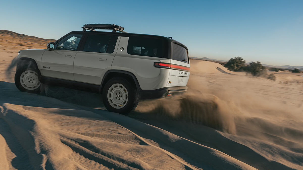 Rivian Unveils Desert-Ready R1T and R1S with California Dune Editions
